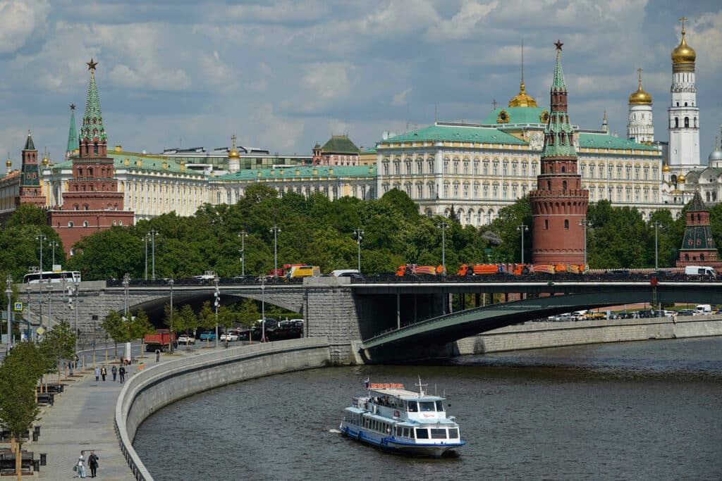 'Our Dear Friends in Moscow' tells the story of a generation split by ...